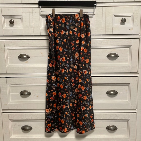 Francesca's Collections | Skirts | Midi Floral Skirt | Poshmark